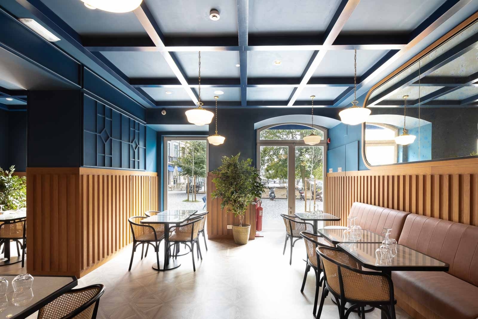 Deep Blue Restaurant - Hospitality Snapshots