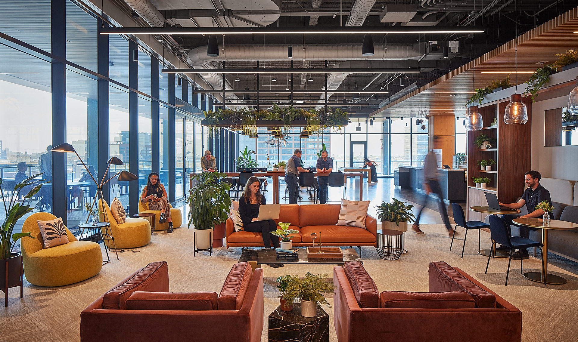 333 N Green Lobby and Amenity Spaces - Hospitality Snapshots