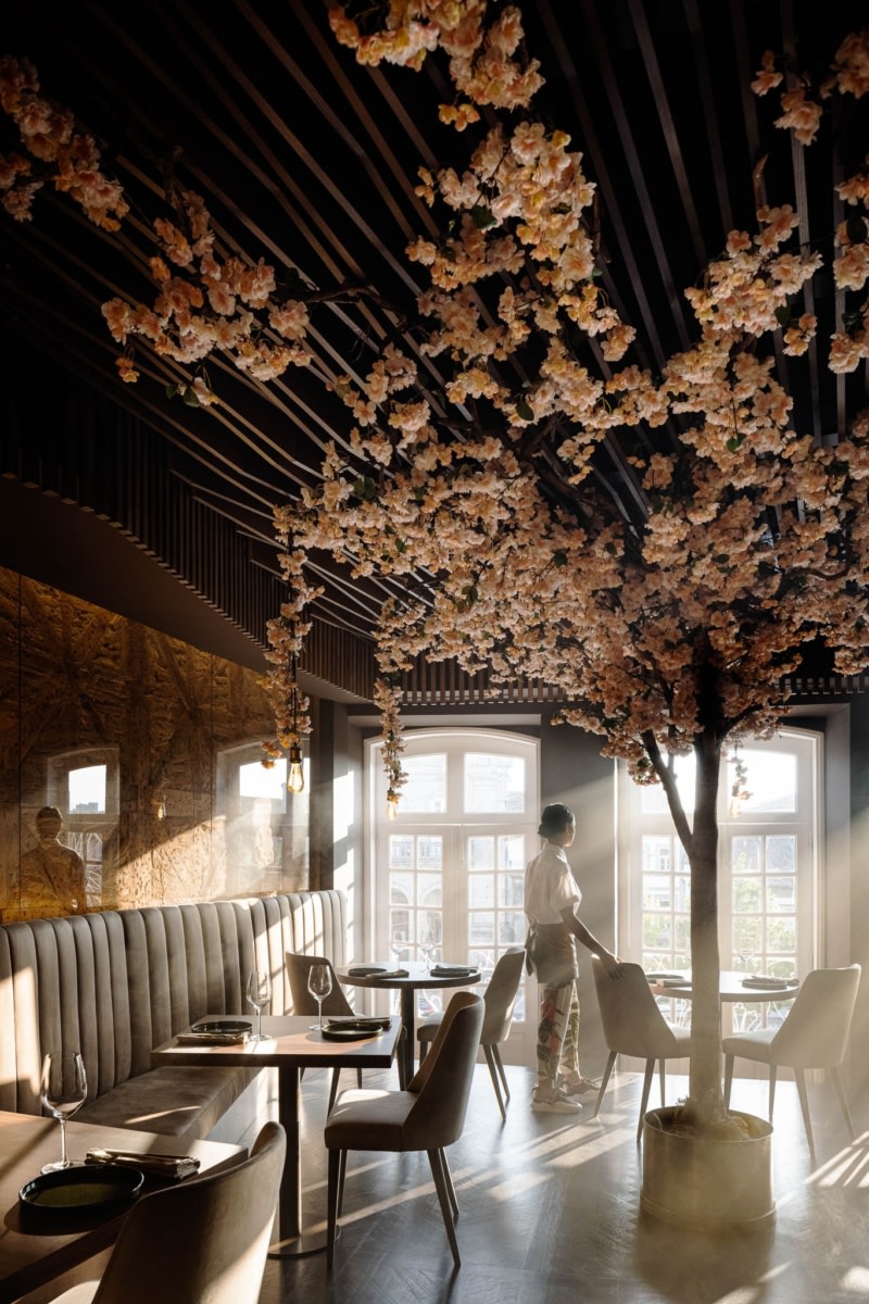 34 Restaurant - Hospitality Snapshots
