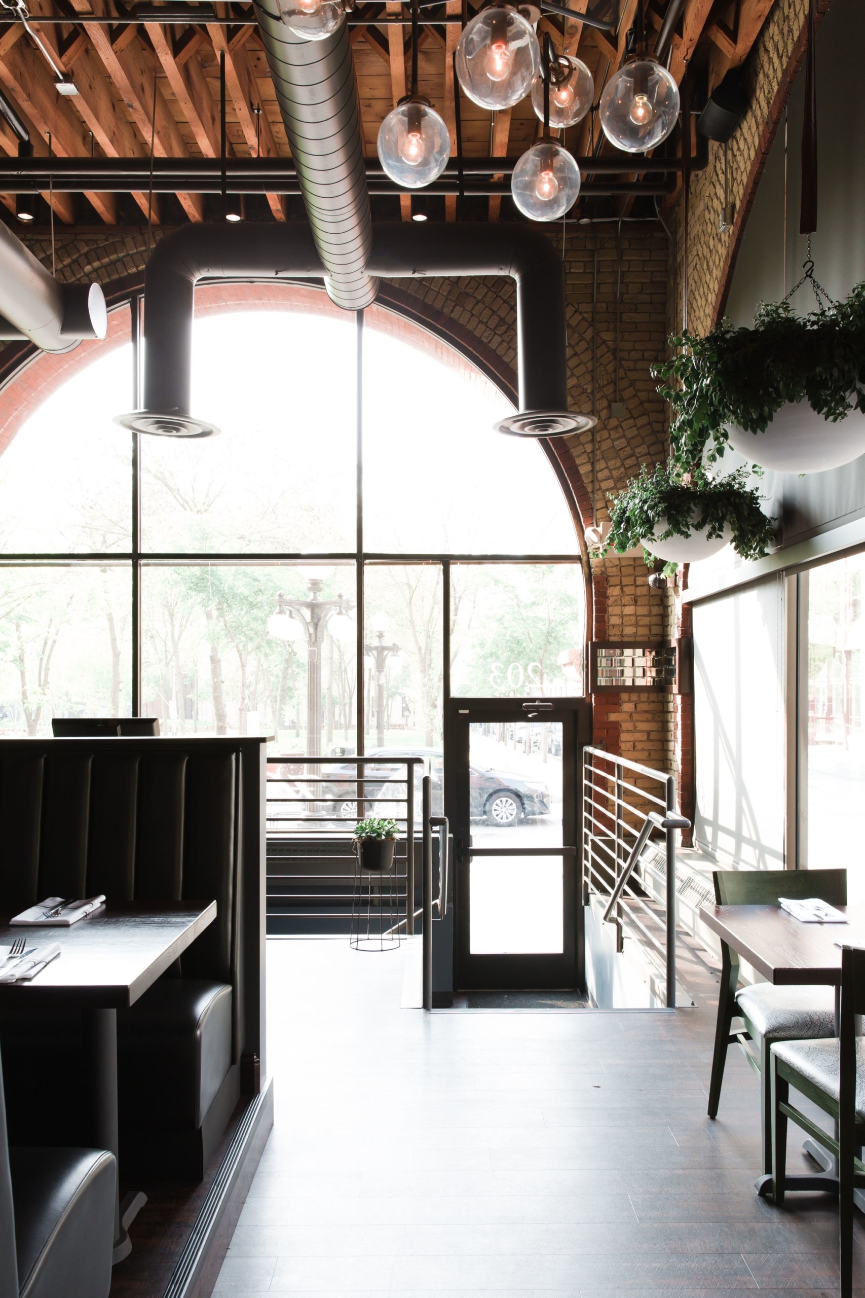 Handsome Hog Restaurant - Hospitality Snapshots