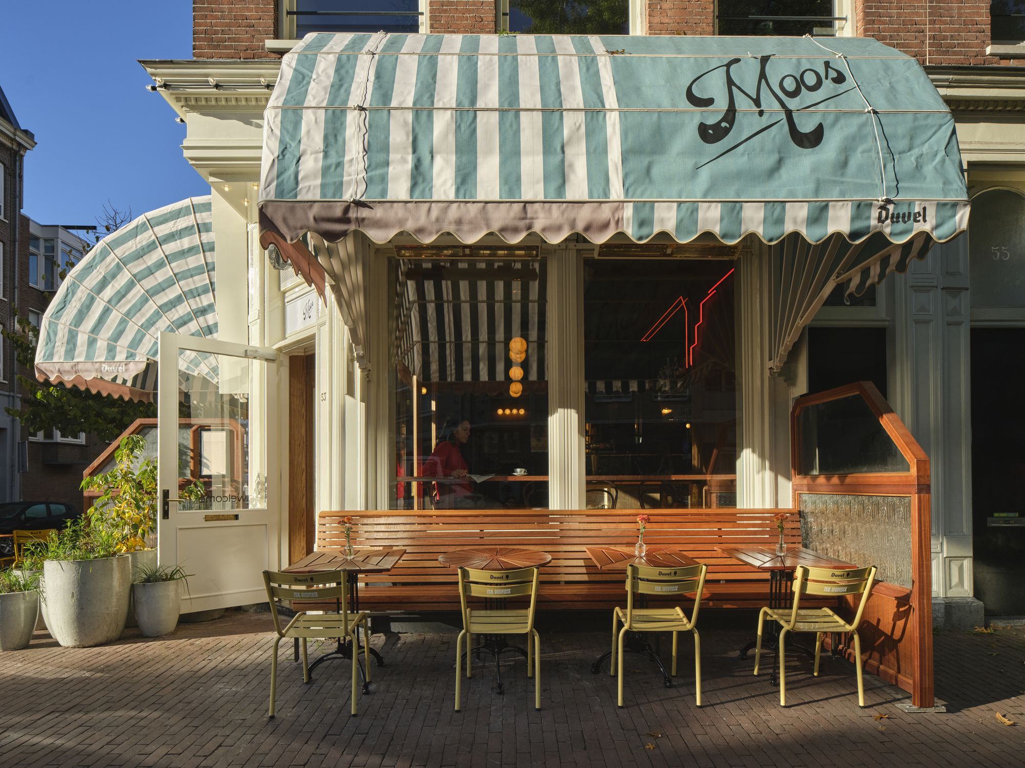 Moos Bar & Café - Hospitality Snapshots