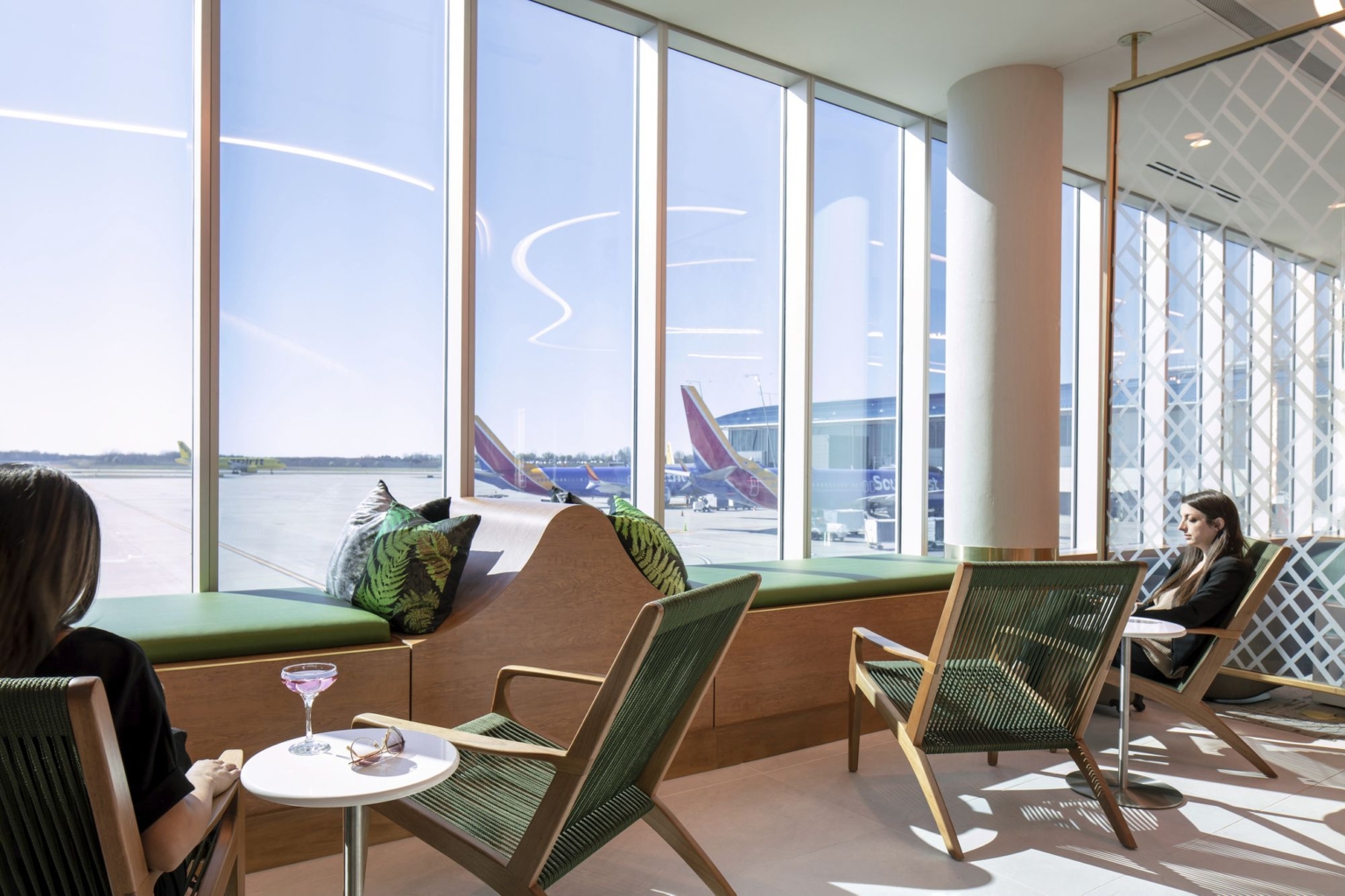 The Club CLT at Charlotte Douglas International Airport - Hospitality ...