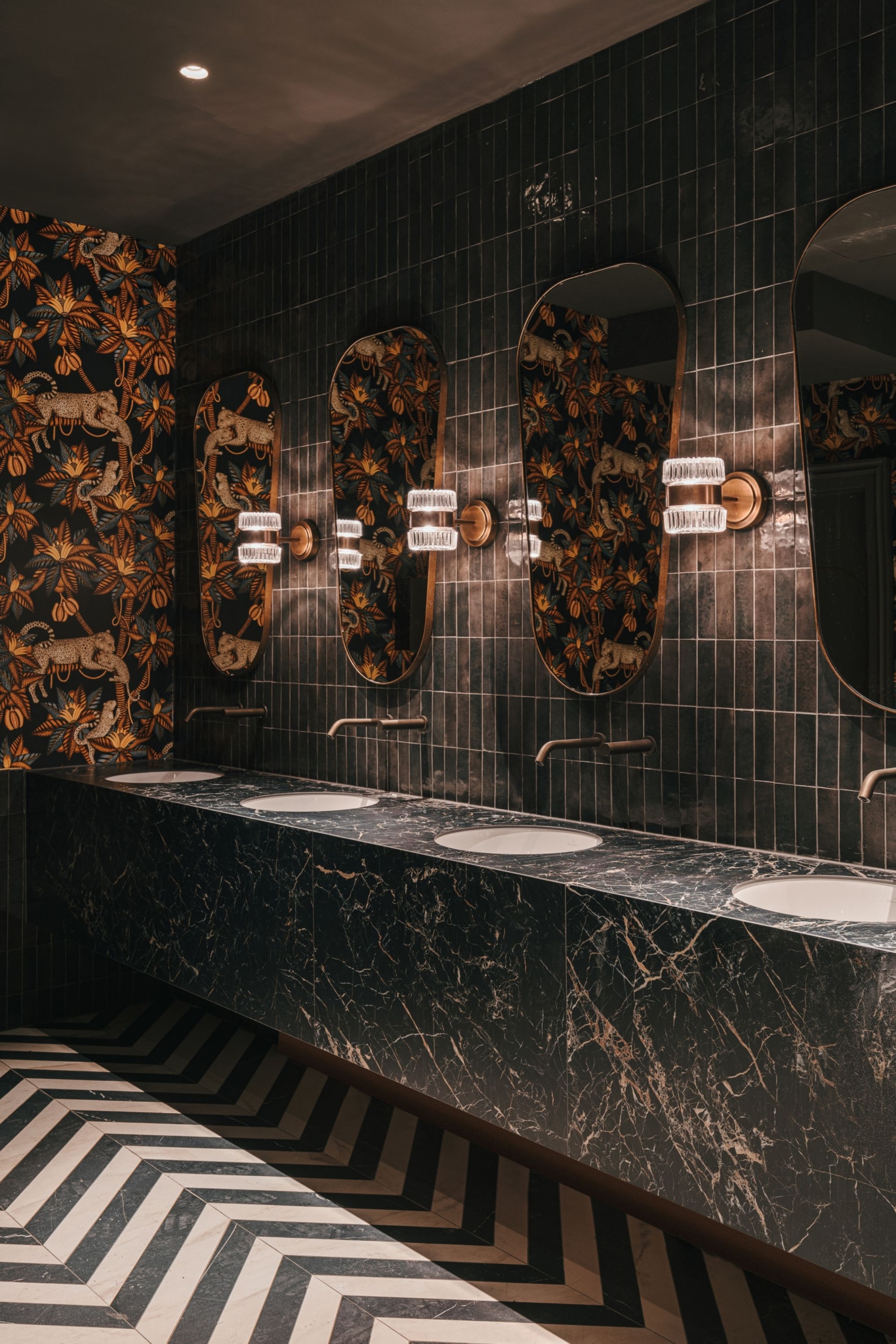 EAT Grill & Bar - Hospitality Snapshots